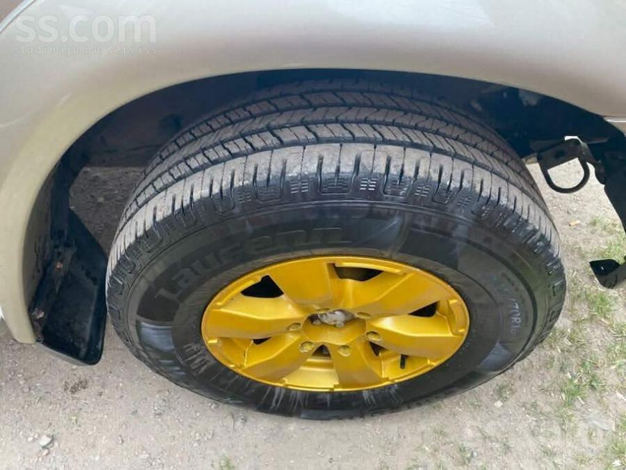 Dzeltens Mitsubishi Pajero 2005 Liepāja, ar dzinēja tilpumu 2.50 L un nobraukumu 202 tūkst. km par 5400 €, foto 9 vietnē AUTOMOTO.COM.LV