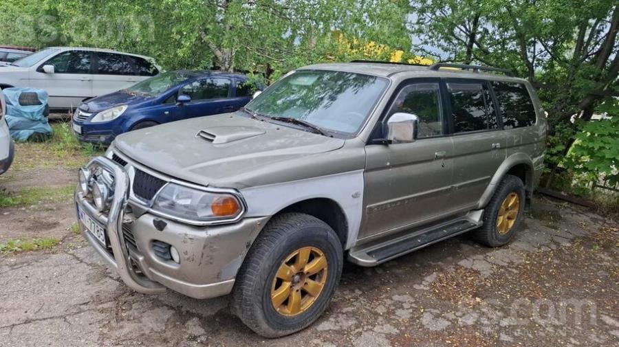 Dzeltens Mitsubishi Pajero 2005 Liepāja, ar dzinēja tilpumu 2.50 L un nobraukumu 202 tūkst. km par 5400 €, foto 12 vietnē AUTOMOTO.COM.LV