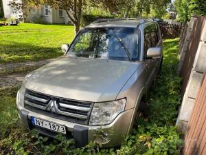Yellow Mitsubishi Pajero 2006 in Riga, with an engine capacity of 3.80 L and mileage of 338 thousand km for 3300 €, photo 4 on AUTOMOTO.COM.LV