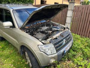 Yellow Mitsubishi Pajero 2006 in Riga, with an engine capacity of 3.80 L and mileage of 338 thousand km for 3300 €, photo 7 on AUTOMOTO.COM.LV