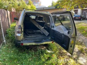Yellow Mitsubishi Pajero 2006 in Riga, with an engine capacity of 3.80 L and mileage of 338 thousand km for 3300 €, photo 8 on AUTOMOTO.COM.LV