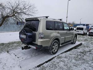 Yellow Mitsubishi Pajero 2007 in Siauliai, with an engine capacity of 3.20 L and mileage of 394 thousand km for 6200 €, photo 2 on AUTOMOTO.COM.LV
