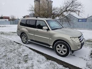Yellow Mitsubishi Pajero 2007 in Siauliai, with an engine capacity of 3.20 L and mileage of 394 thousand km for 6200 €, photo 3 on AUTOMOTO.COM.LV