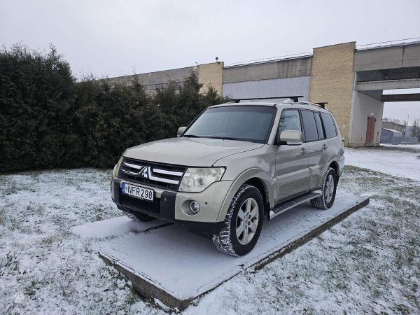 Dzeltens Mitsubishi Pajero 2007 Šauļi, ar dzinēja tilpumu 3.20 L un nobraukumu 394 tūkst. km par 6200 €, foto 9 vietnē AUTOMOTO.COM.LV