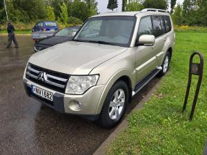 Yellow Mitsubishi Pajero 2007 in Vilnius, with an engine capacity of 3.20 L and mileage of 321 thousand km for 3500 €, photo  on AUTOMOTO.COM.LV