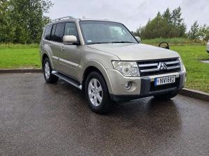 Yellow Mitsubishi Pajero 2007 in Vilnius, with an engine capacity of 3.20 L and mileage of 321 thousand km for 3500 €, photo 3 on AUTOMOTO.COM.LV