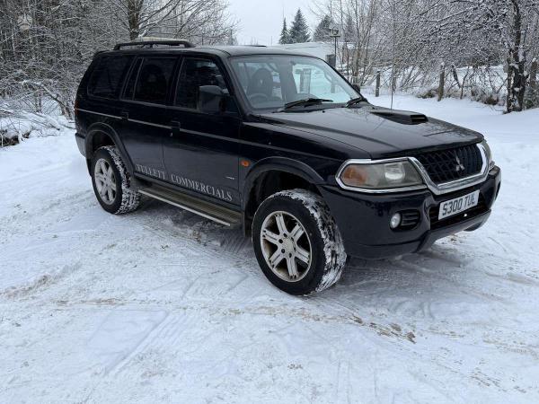 Black Mitsubishi Shogun 2004 in Anyksciai, with an engine capacity of 2.50 L and mileage of 126 thousand km for 4200 €, photo 1 on AUTOMOTO.COM.LV