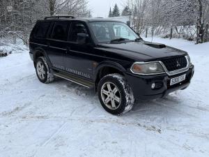 Melns Mitsubishi Shogun 2004 Anykščiai, ar dzinēja tilpumu 2.50 L un nobraukumu 126 tūkst. km par 4200 €, foto  vietnē AUTOMOTO.COM.LV
