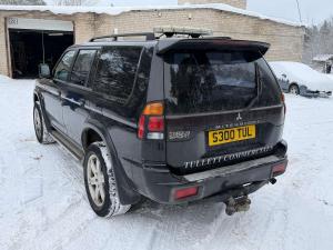 Black Mitsubishi Shogun 2004 in Anyksciai, with an engine capacity of 2.50 L and mileage of 126 thousand km for 4200 €, photo 3 on AUTOMOTO.COM.LV