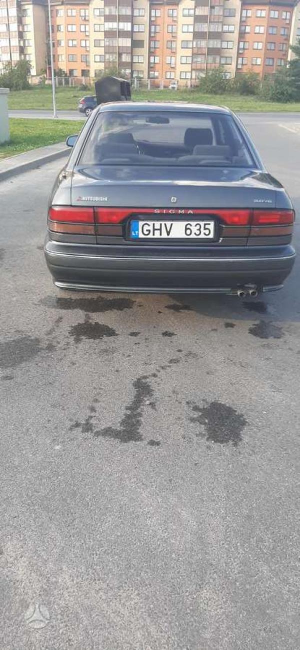 Pelēks Mitsubishi Sigma 1993 Viļņa, ar dzinēja tilpumu 2.97 L un nobraukumu 113 tūkst. km par 7200 €, foto 3 vietnē AUTOMOTO.COM.LV