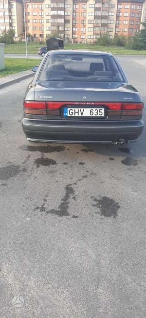 Pelēks Mitsubishi Sigma 1993 Viļņa, ar dzinēja tilpumu 2.97 L un nobraukumu 113 tūkst. km par 7200 €, foto 4 vietnē AUTOMOTO.COM.LV