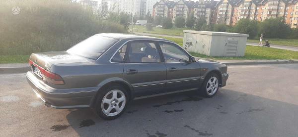 Pelēks Mitsubishi Sigma 1993 Viļņa, ar dzinēja tilpumu 2.97 L un nobraukumu 113 tūkst. km par 7200 €, foto 4 vietnē AUTOMOTO.COM.LV