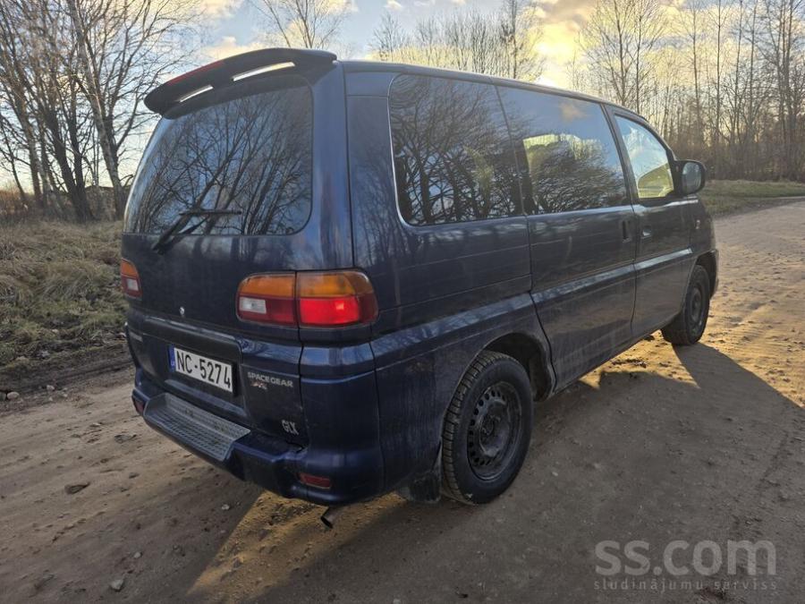 Blue Mitsubishi space-gear 2000 in Riga, with an engine capacity of 2.00 L and mileage of 189 thousand km for 2900 €, photo 2 on AUTOMOTO.COM.LV