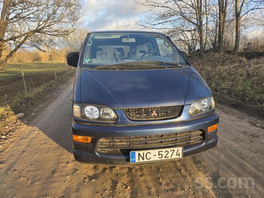 Blue Mitsubishi space-gear 2000 in Riga, with an engine capacity of 2.00 L and mileage of 189 thousand km for 2900 €, photo 4 on AUTOMOTO.COM.LV
