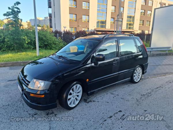 Melns Mitsubishi space-runner 2001 Tallina, ar dzinēja tilpumu 2.40 L un nobraukumu 162 tūkst. km par 1990 €, foto 2 vietnē AUTOMOTO.COM.LV