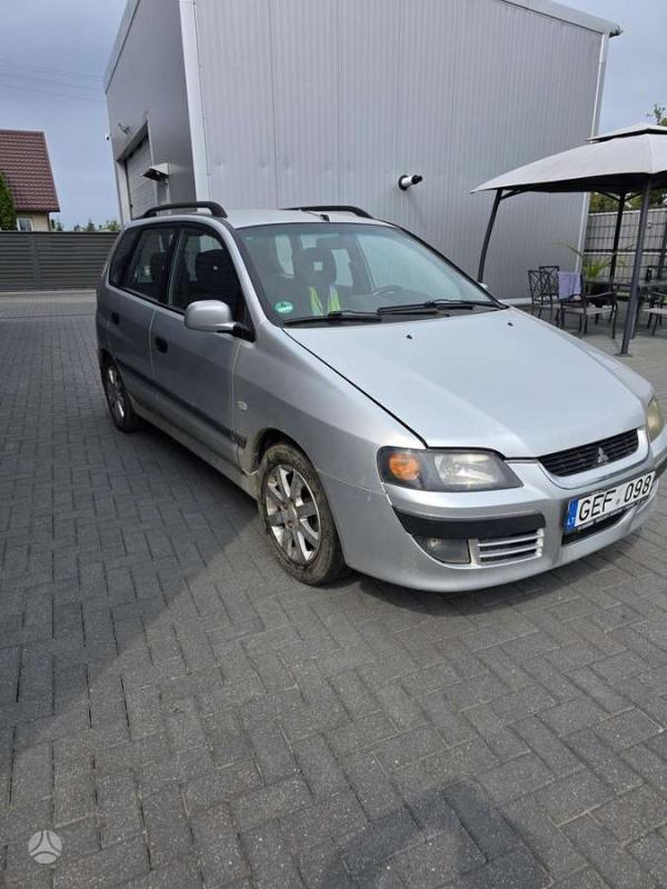 Pelēks Mitsubishi Space Star 2004 Viļņa, ar dzinēja tilpumu 1.58 L un nobraukumu 240 tūkst. km par 650 €, foto 1 vietnē AUTOMOTO.COM.LV