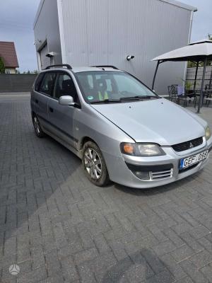 Pelēks Mitsubishi Space Star 2004 Viļņa, ar dzinēja tilpumu 1.58 L un nobraukumu 240 tūkst. km par 650 €, foto  vietnē AUTOMOTO.COM.LV