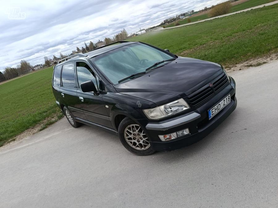 Black Mitsubishi Space Wagon 2005 in Siauliai, with an engine capacity of 2.40 L and mileage of 120 thousand km for 1550 €, photo 1 on AUTOMOTO.COM.LV
