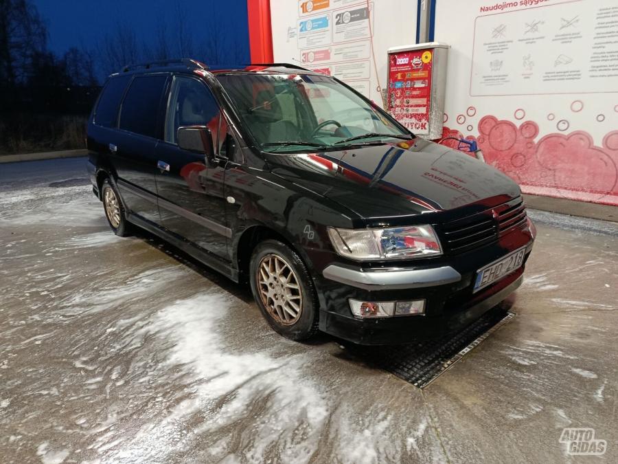 Black Mitsubishi Space Wagon 2005 in Siauliai, with an engine capacity of 2.40 L and mileage of 120 thousand km for 1550 €, photo 6 on AUTOMOTO.COM.LV