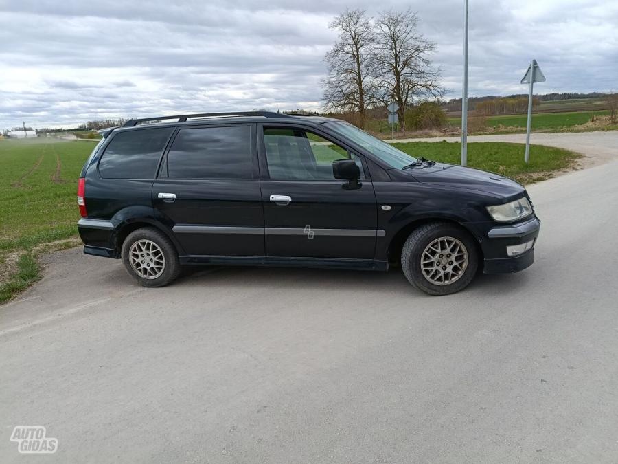 Black Mitsubishi Space Wagon 2005 in Siauliai, with an engine capacity of 2.40 L and mileage of 120 thousand km for 1550 €, photo 10 on AUTOMOTO.COM.LV