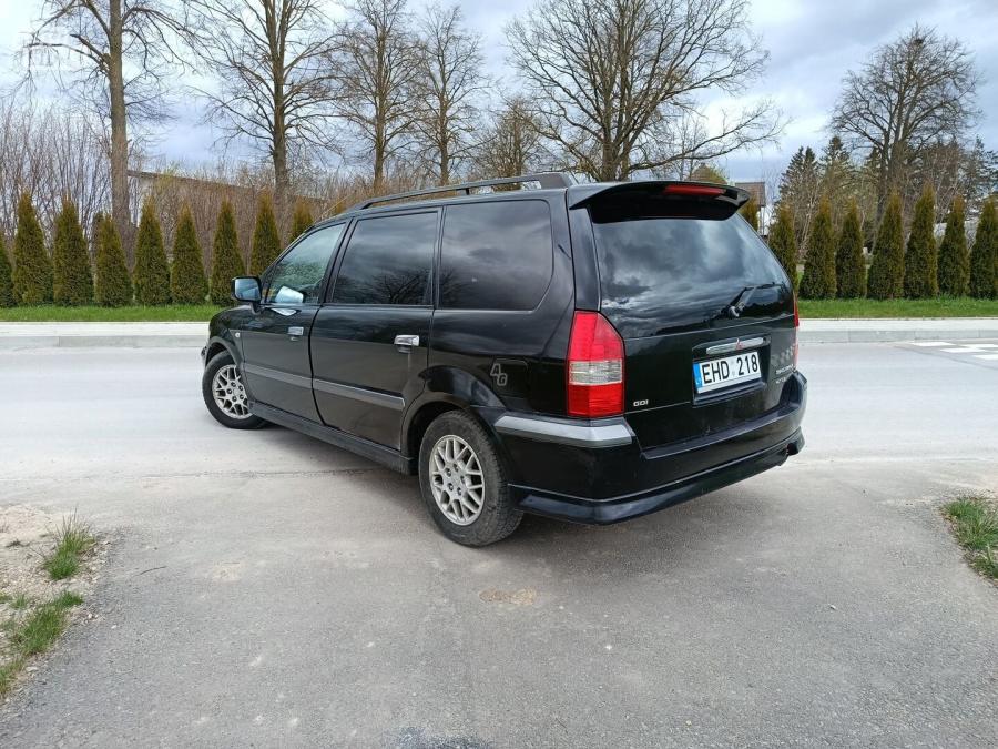 Black Mitsubishi Space Wagon 2005 in Siauliai, with an engine capacity of 2.40 L and mileage of 120 thousand km for 1550 €, photo 14 on AUTOMOTO.COM.LV