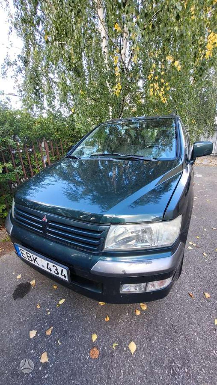 Green Mitsubishi Space Wagon 2001 in Panevezys, with an engine capacity of 2.35 L and mileage of 223 thousand km for 1200 €, photo 1 on AUTOMOTO.COM.LV