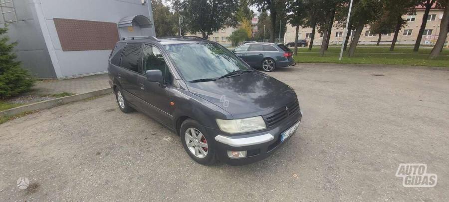Pelēks Mitsubishi Space Wagon 2001 Utena, ar dzinēja tilpumu 2.00 L un nobraukumu 291 tūkst. km par 800 €, foto 3 vietnē AUTOMOTO.COM.LV