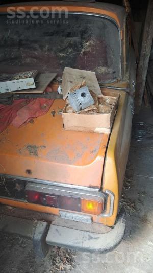 Oranžs Moskvych / AZLK 2140 1980 Rīga, ar dzinēja tilpumu 1.50 L un nobraukumu 500 tūkst. km par 800 €, foto 3 vietnē AUTOMOTO.COM.LV