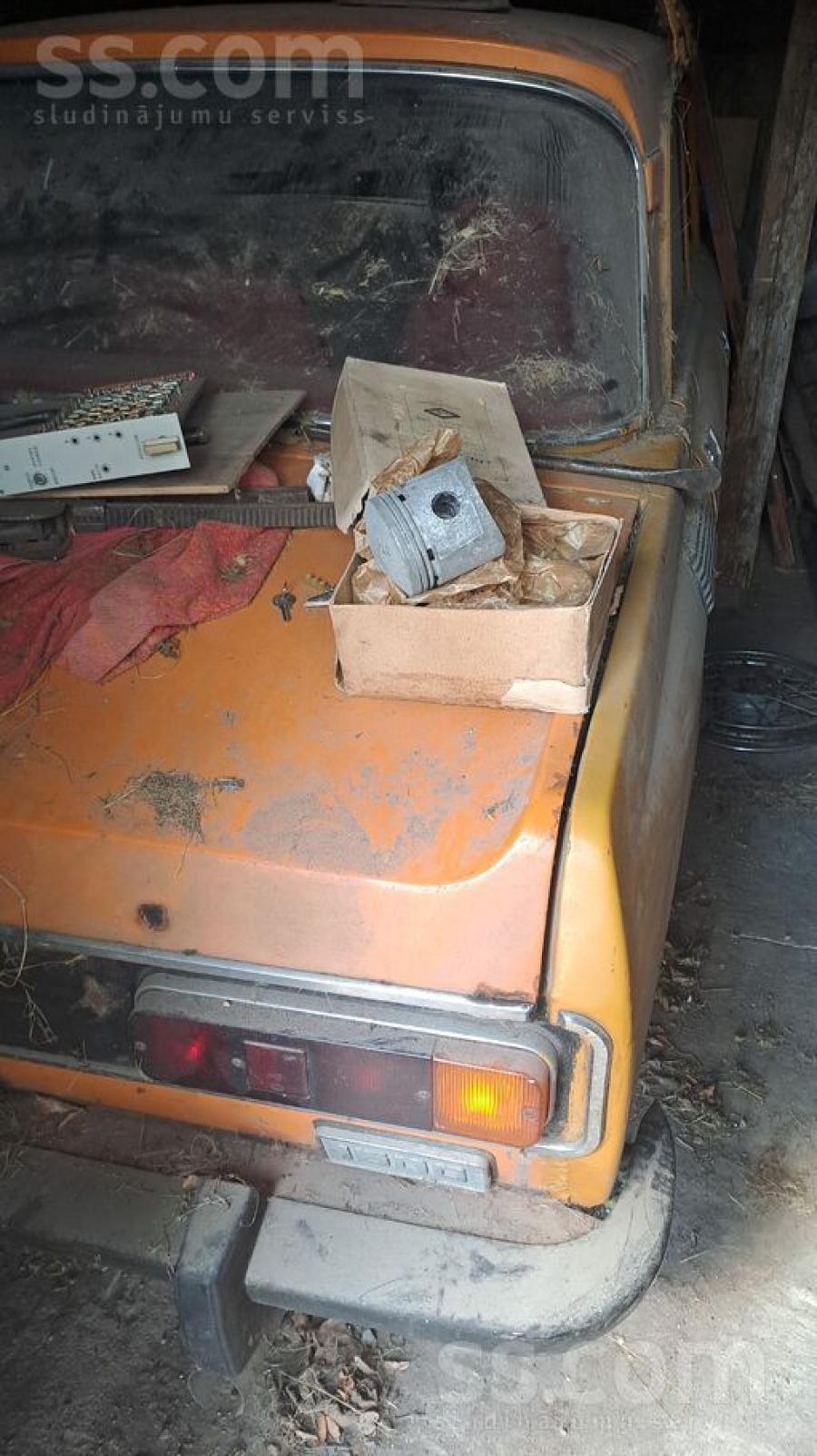 Oranžs Moskvych / AZLK 2140 1980 Rīga, ar dzinēja tilpumu 1.50 L un nobraukumu 500 tūkst. km par 800 €, foto 3 vietnē AUTOMOTO.COM.LV