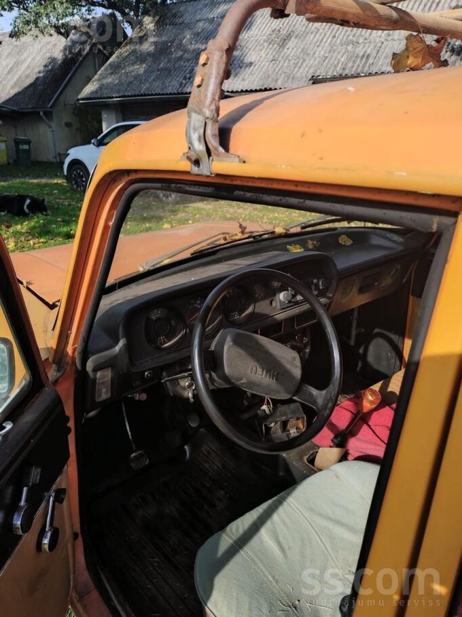 Oranžs Moskvych / AZLK 2140 1980 Rīga, ar dzinēja tilpumu 1.50 L un nobraukumu 200 tūkst. km par 400 €, foto 4 vietnē AUTOMOTO.COM.LV