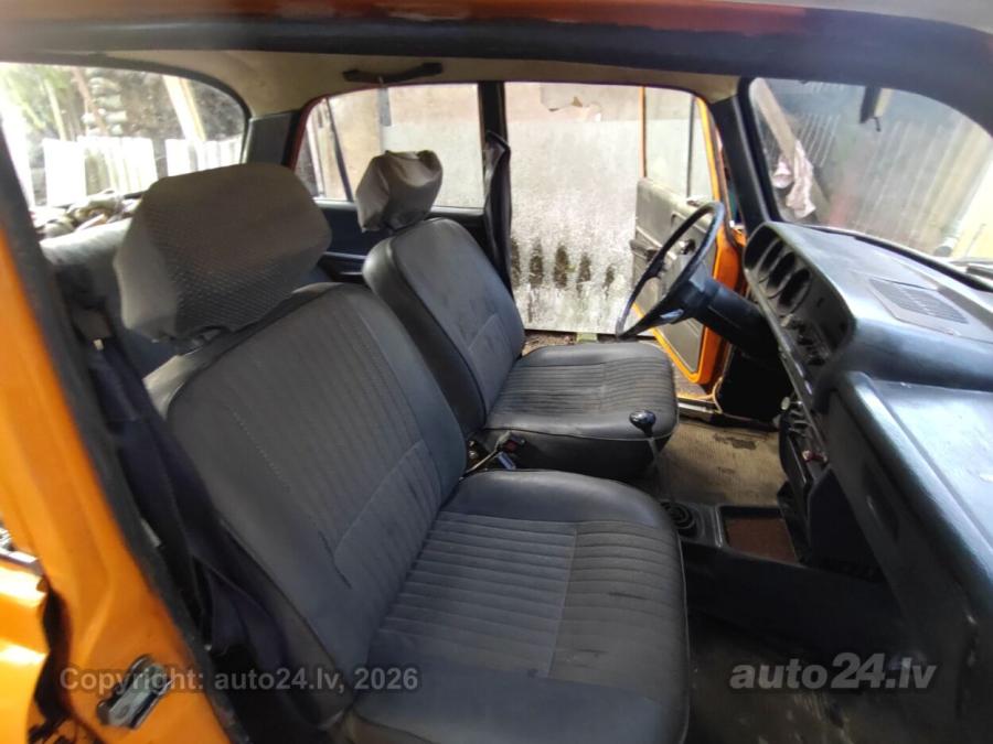 Oranžs Moskvych / AZLK 2140 1979 Tallina, ar dzinēja tilpumu 1.50 L un nobraukumu 120 tūkst. km par 2200 €, foto 9 vietnē AUTOMOTO.COM.LV