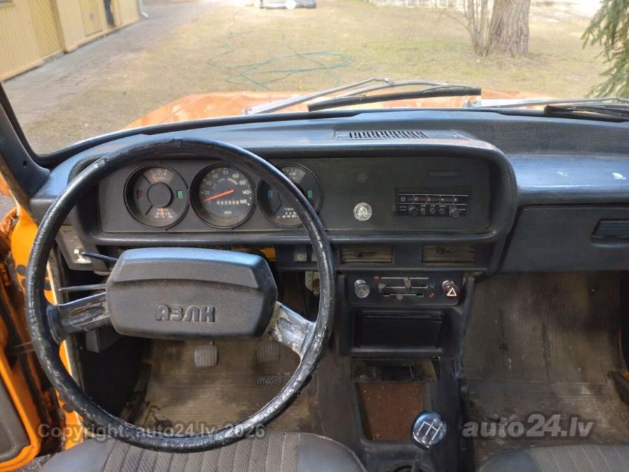Oranžs Moskvych / AZLK 2140 1979 Tallina, ar dzinēja tilpumu 1.50 L un nobraukumu 120 tūkst. km par 2200 €, foto 12 vietnē AUTOMOTO.COM.LV