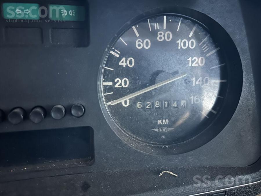 Oranžs Moskvych / AZLK 2140 1985 Talsi, ar dzinēja tilpumu 1.50 L un nobraukumu 63 tūkst. km par 3950 €, foto 10 vietnē AUTOMOTO.COM.LV