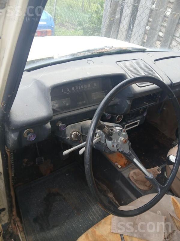 White Moskvich / AZLK 2140 1990 in Kraslava, with an engine capacity of 1.50 L and mileage of 800 thousand km for 300 €, photo 5 on AUTOMOTO.COM.LV