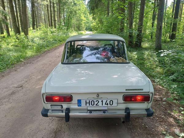 Balts Moskvych / AZLK 2140 1988 Viļņa, ar dzinēja tilpumu 1.50 L un nobraukumu 80 tūkst. km par 2140 €, foto 5 vietnē AUTOMOTO.COM.LV