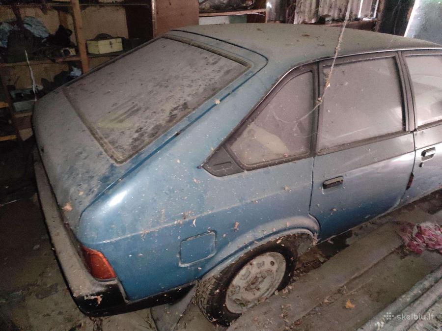 Zils Moskvych / AZLK 2141 1994 Kauņa, ar dzinēja tilpumu 1.70 L un nobraukumu 37 tūkst. km par 700 €, foto 4 vietnē AUTOMOTO.COM.LV