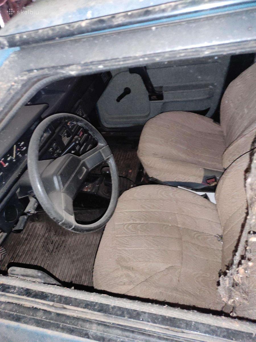 Zils Moskvych / AZLK 2141 1994 Kauņa, ar dzinēja tilpumu 1.70 L un nobraukumu 37 tūkst. km par 700 €, foto 5 vietnē AUTOMOTO.COM.LV