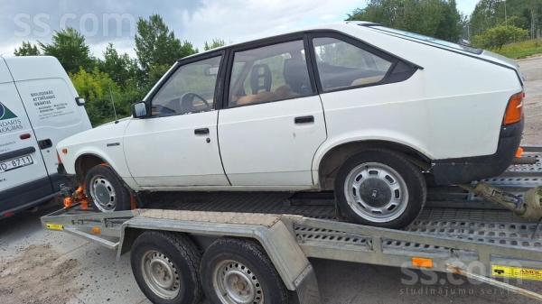 White Moskvich / AZLK 2141 1990 in Riga, with an engine capacity of 1.60 L and mileage of 100 thousand km for 1000 €, photo 1 on AUTOMOTO.COM.LV