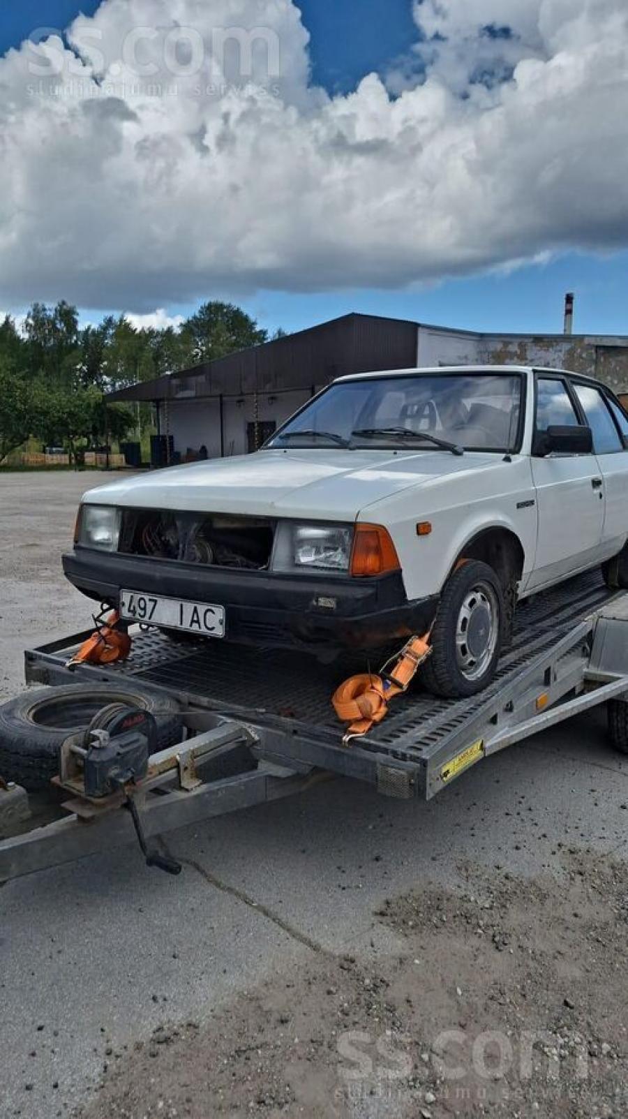 White Moskvich / AZLK 2141 1990 in Riga, with an engine capacity of 1.60 L and mileage of 100 thousand km for 1000 €, photo 4 on AUTOMOTO.COM.LV
