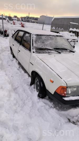 White Moskvich / AZLK 2141 1990 in Riga, with an engine capacity of 1.60 L and mileage of 100 thousand km for 1000 €, photo 5 on AUTOMOTO.COM.LV