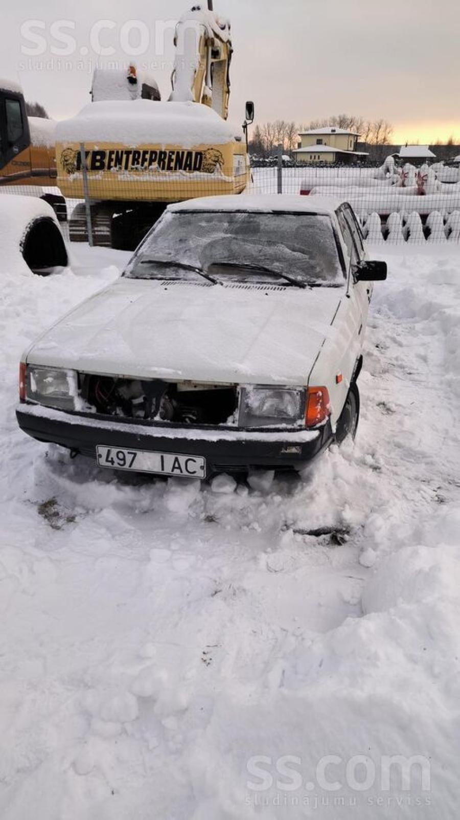 White Moskvich / AZLK 2141 1990 in Riga, with an engine capacity of 1.60 L and mileage of 100 thousand km for 1000 €, photo 6 on AUTOMOTO.COM.LV