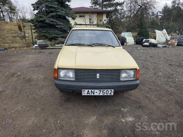 Yellow Moskvich / AZLK 2141 1990 in Riga, with an engine capacity of 1.50 L and mileage of 12 thousand km for 1000 €, photo 1 on AUTOMOTO.COM.LV