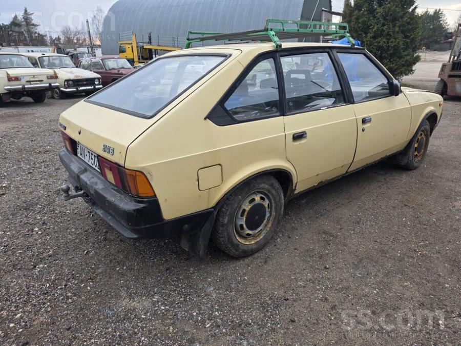 Dzeltens Moskvych / AZLK 2141 1990 Rīga, ar dzinēja tilpumu 1.50 L un nobraukumu 12 tūkst. km par 1000 €, foto 5 vietnē AUTOMOTO.COM.LV