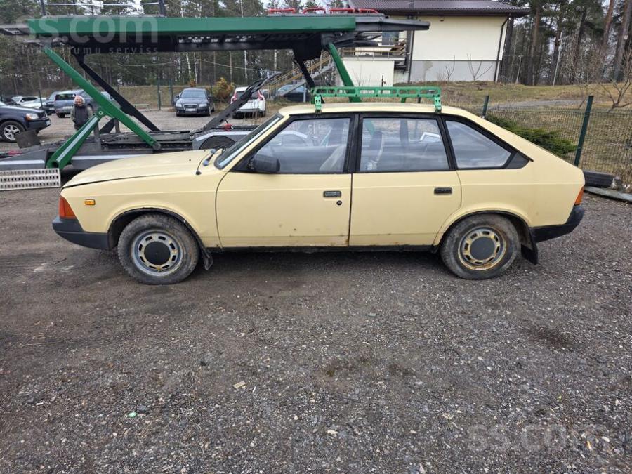 Dzeltens Moskvych / AZLK 2141 1990 Rīga, ar dzinēja tilpumu 1.50 L un nobraukumu 12 tūkst. km par 1000 €, foto 7 vietnē AUTOMOTO.COM.LV