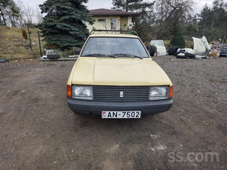 Yellow Moskvich / AZLK 2141 1990 in Riga, with an engine capacity of 1.50 L and mileage of 12 thousand km for 850 €, photo 1 on AUTOMOTO.COM.LV