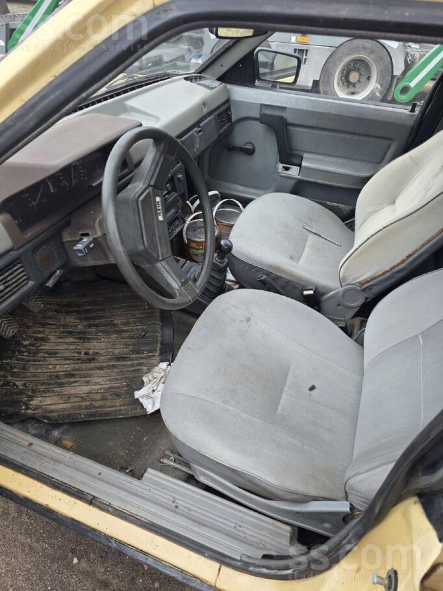 Yellow Moskvich / AZLK 2141 1990 in Riga, with an engine capacity of 1.50 L and mileage of 12 thousand km for 850 €, photo 9 on AUTOMOTO.COM.LV