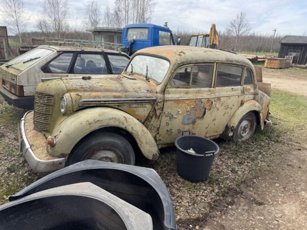 Dzeltens Moskvych / AZLK 401 1952 Liepāja, ar dzinēja tilpumu 1.50 L un nobraukumu 28 tūkst. km par 800 €, foto 2 vietnē AUTOMOTO.COM.LV