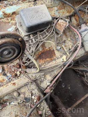 Dzeltens Moskvych / AZLK 401 1952 Liepāja, ar dzinēja tilpumu 1.50 L un nobraukumu 28 tūkst. km par 800 €, foto 4 vietnē AUTOMOTO.COM.LV