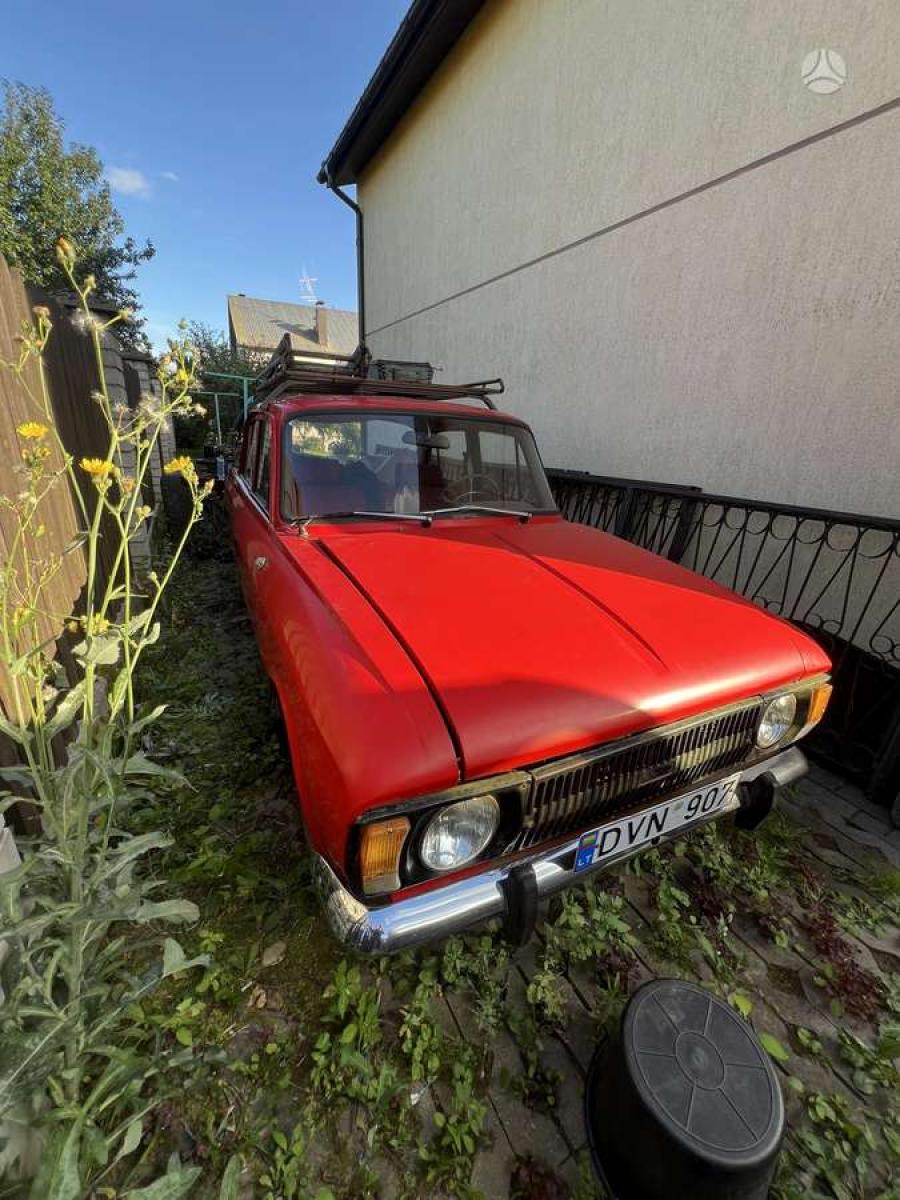 Sarkans Moskvych / AZLK 412 1983 Viļņa, ar dzinēja tilpumu 1.50 L un nobraukumu 100 tūkst. km par 1500 €, foto 1 vietnē AUTOMOTO.COM.LV