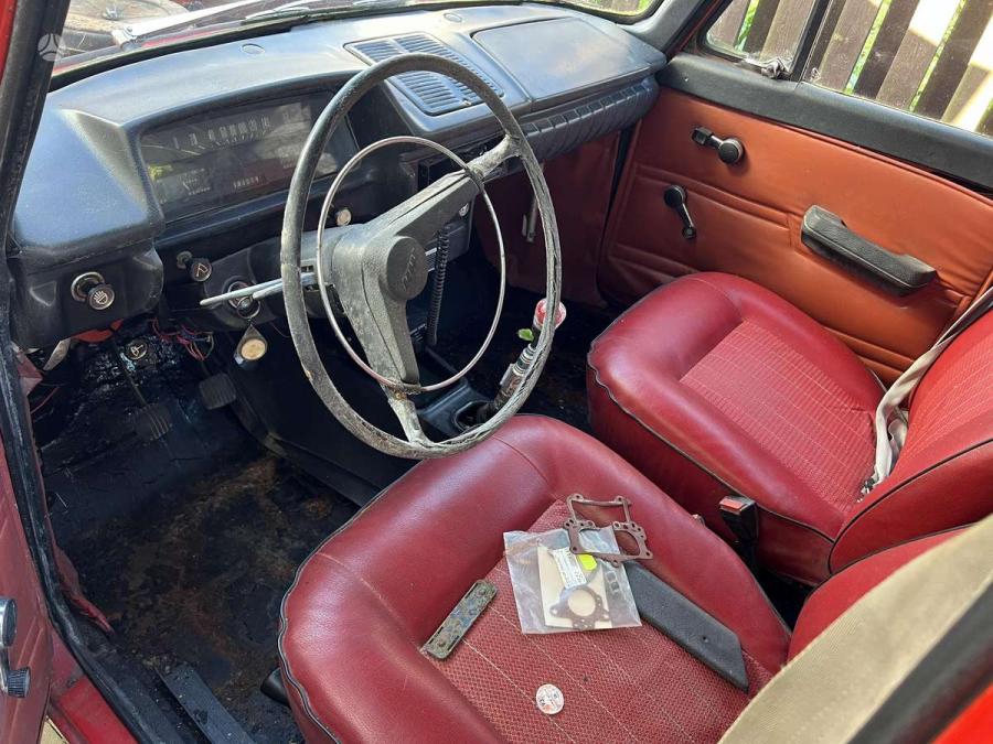 Sarkans Moskvych / AZLK 412 1983 Viļņa, ar dzinēja tilpumu 1.50 L un nobraukumu 100 tūkst. km par 1500 €, foto 5 vietnē AUTOMOTO.COM.LV